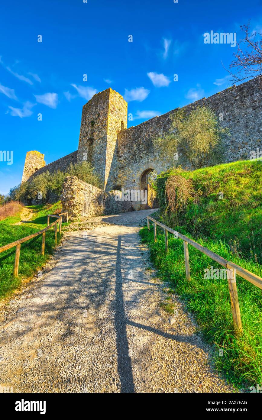 Vía medieval hi-res stock photography and images - Alamy