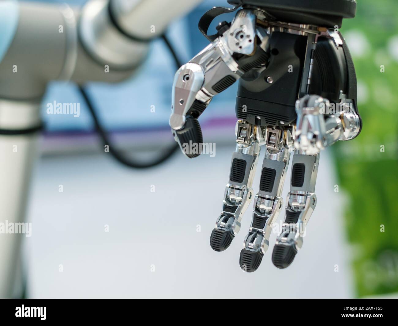Artificial metal and plastic robotic hand Stock Photo - Alamy