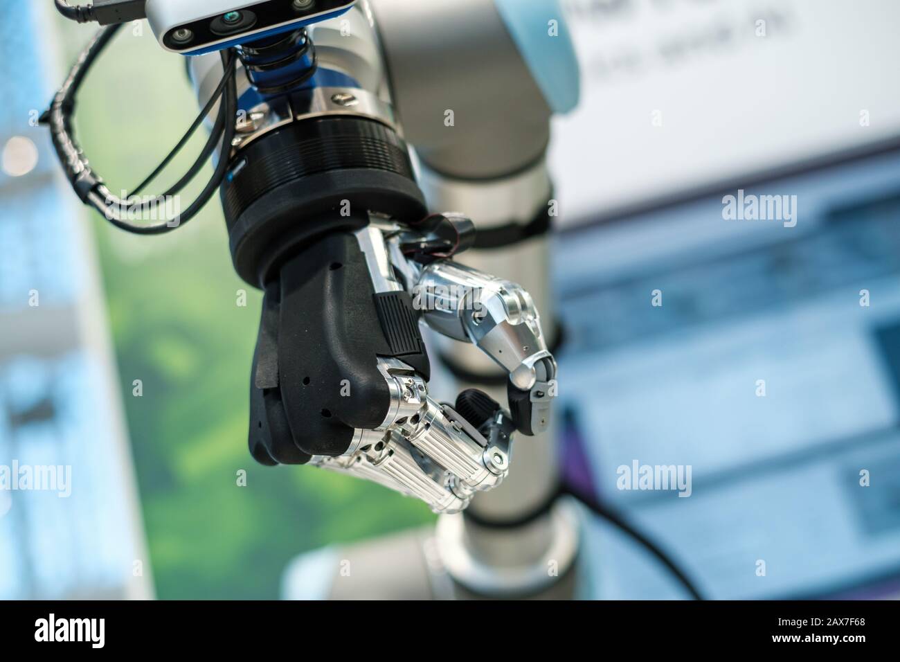 Artificial metal and plastic robotic hand Stock Photo - Alamy