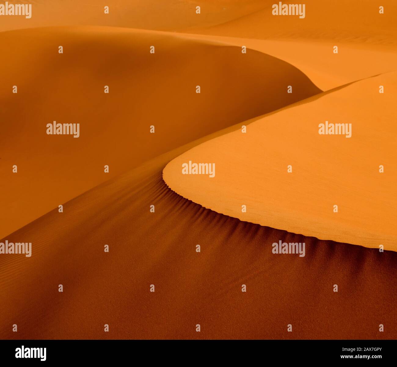 Sand dune at Al Dahna Desert between Dammam and Riyadh, Saudi Arabia ...