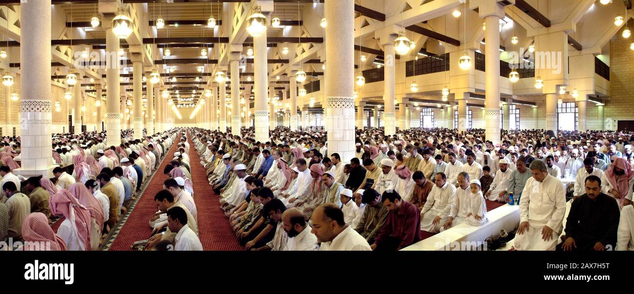 Arab men pray in a mosque Stock Photo - Alamy