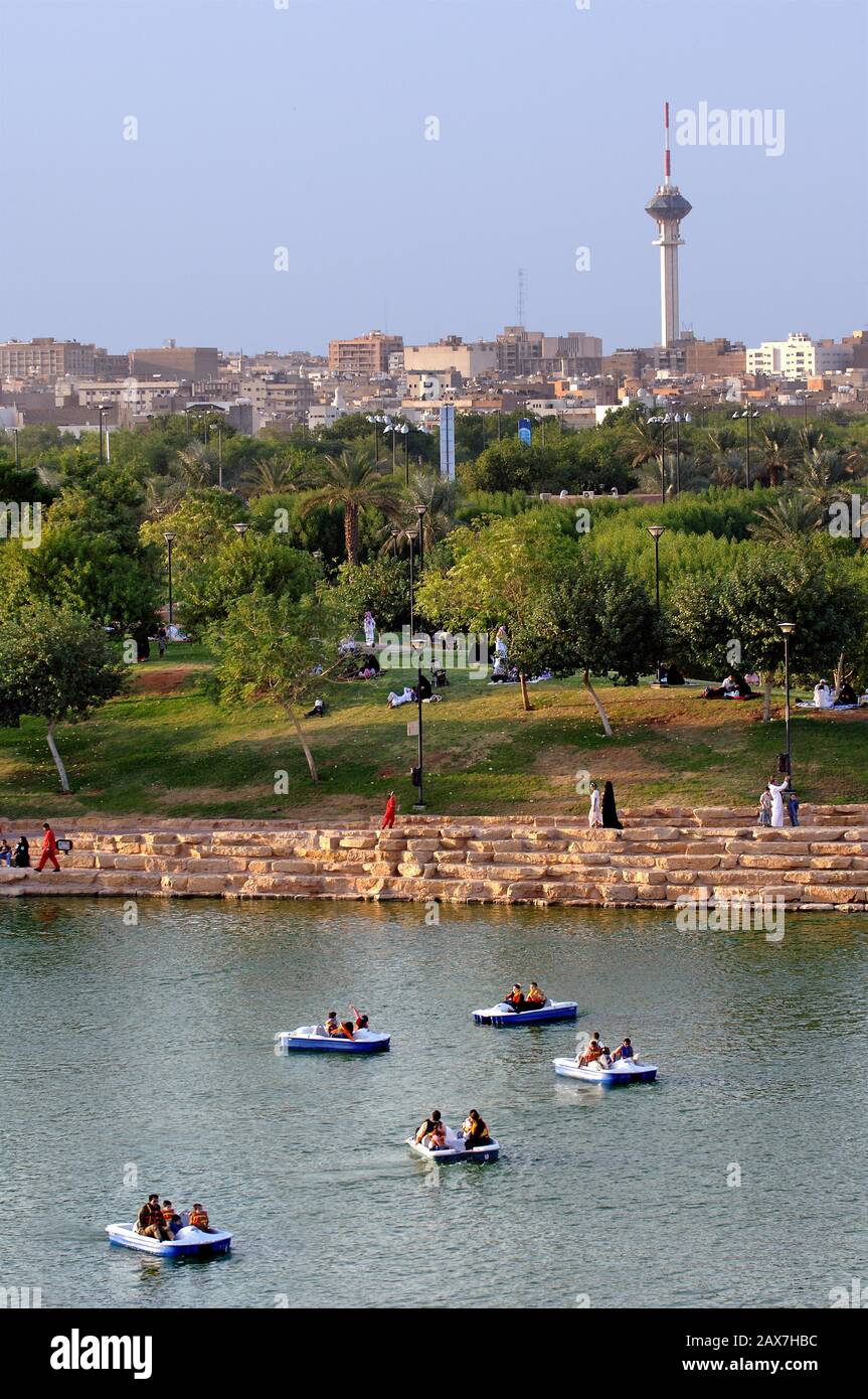 Park in riyadh hi-res stock photography and images - Alamy