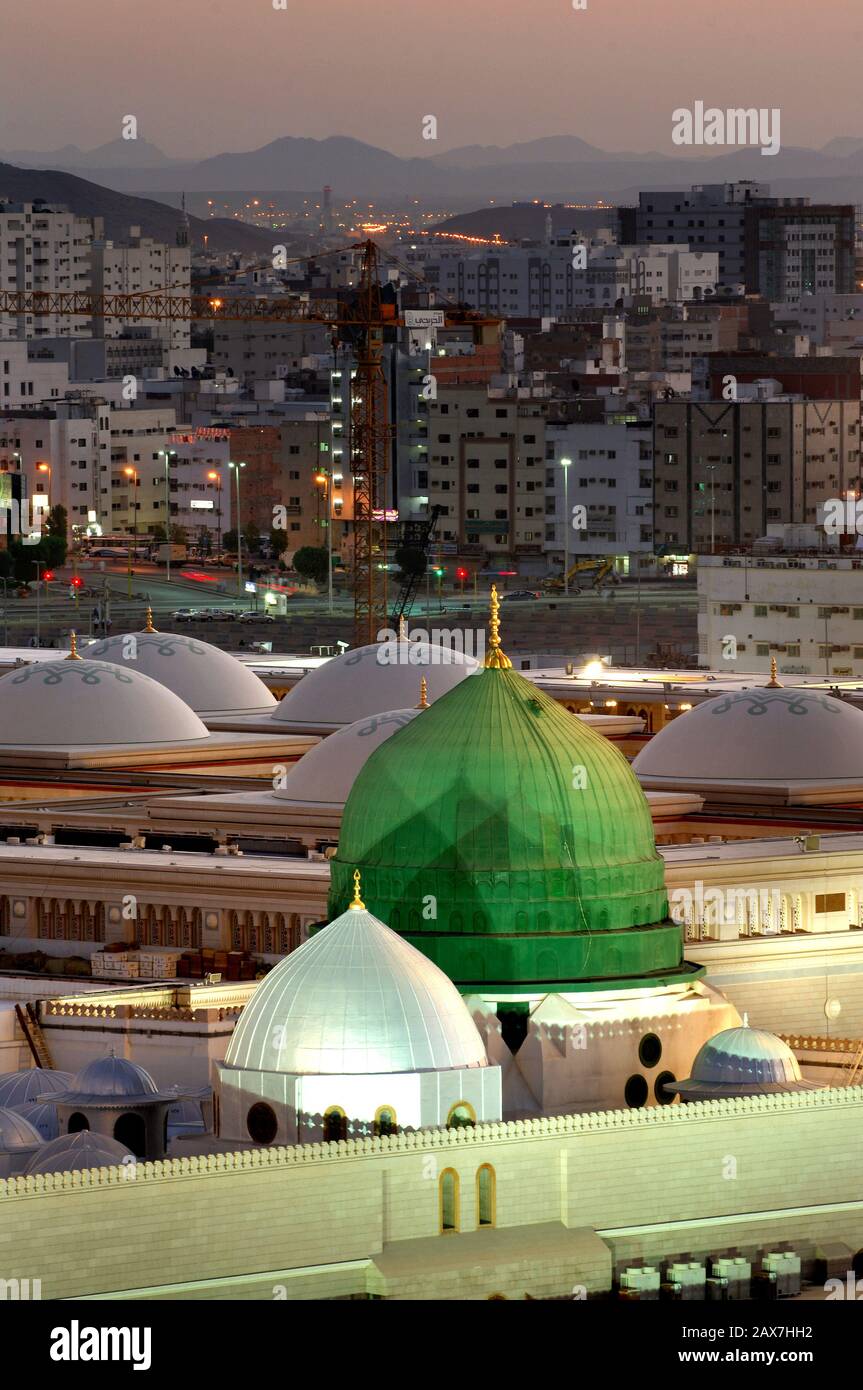 Saudi mosque domes hi-res stock photography and images - Alamy