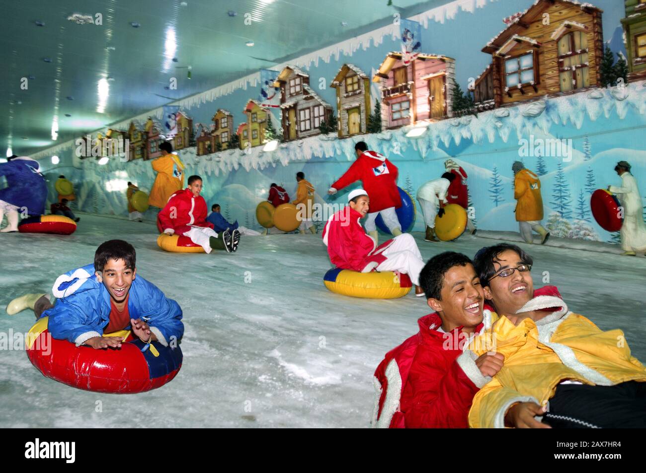 Young Saudi skating in Riyadh Stock Photo - Alamy