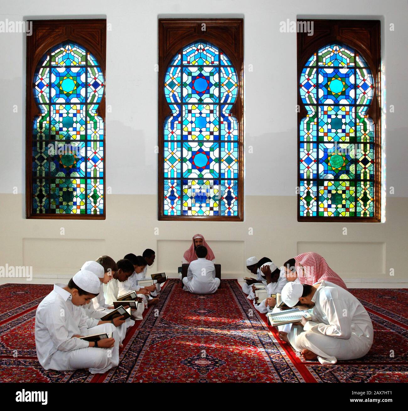 Young saudis learning Qur'an at a mosque in Riyadh Stock Photo - Alamy