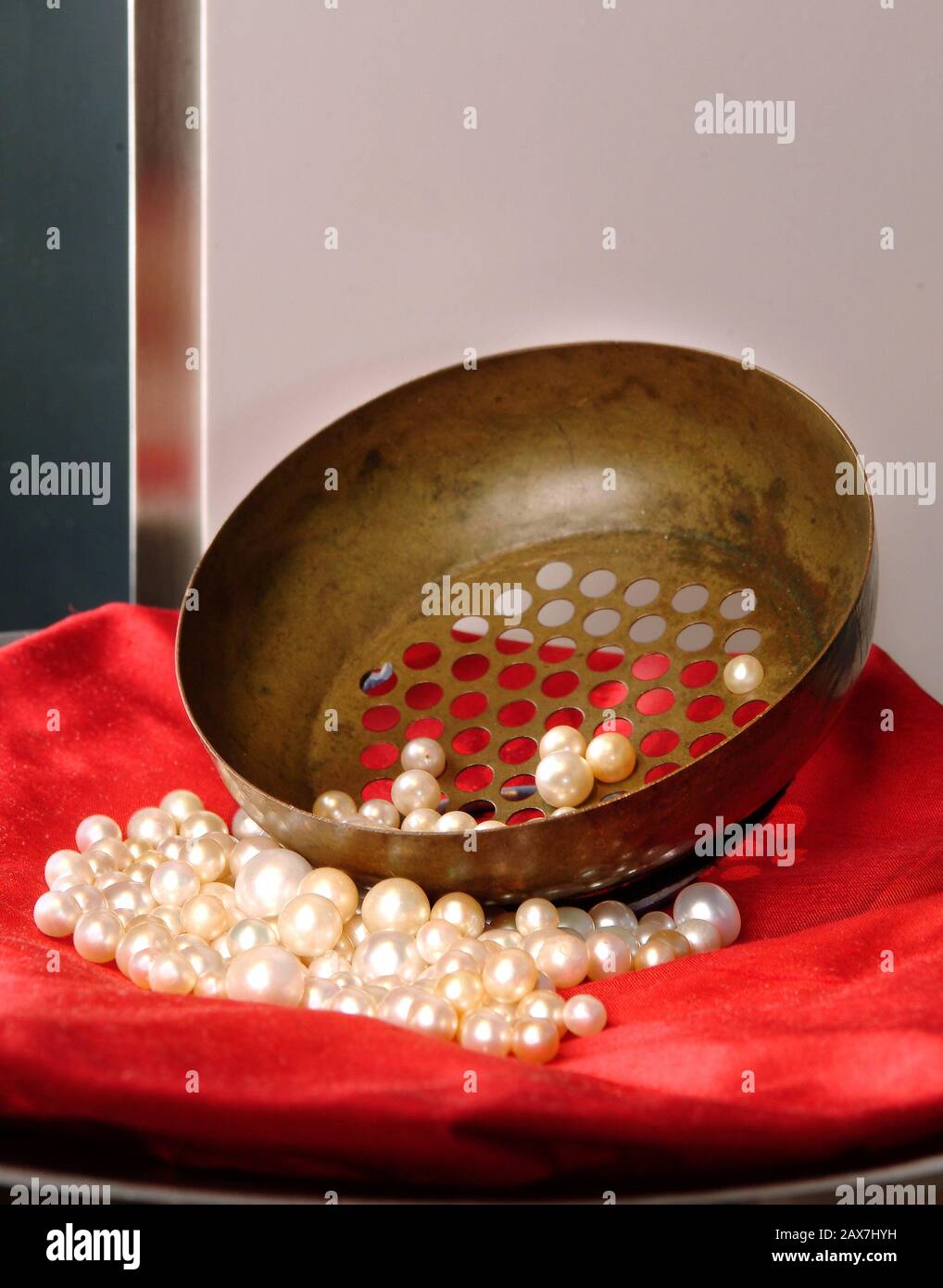 Pearls from Bahrain Stock Photo - Alamy