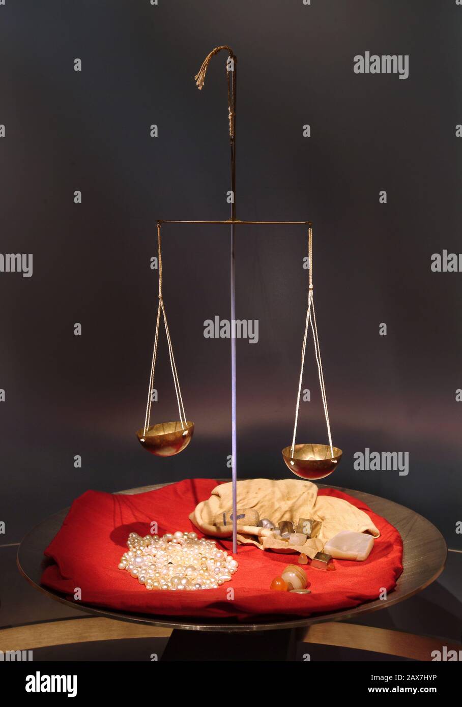 Bahrain pearl hi-res stock photography and images - Alamy