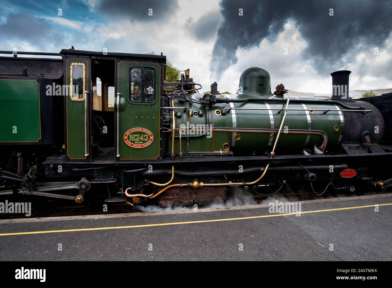 Welsh narrow gauge railway hi-res stock photography and images - Alamy