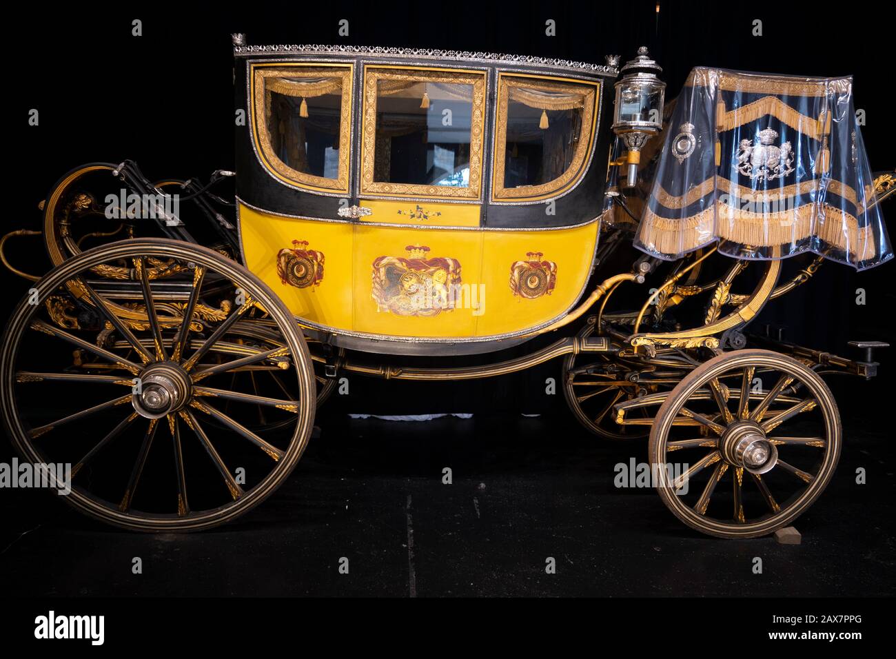 Horse drawn coach hi-res stock photography and images - Alamy