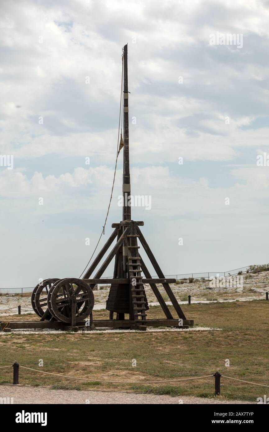 Replica catapult hi-res stock photography and images - Alamy