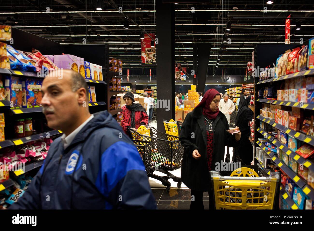 Families walk around the newly built Arabian Mall in 6th of October ...