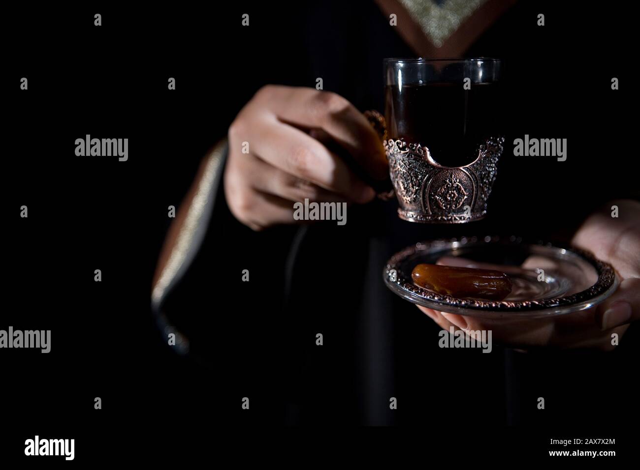 An arab woman holding the gawa (Arabian Coffee Stock Photo - Alamy
