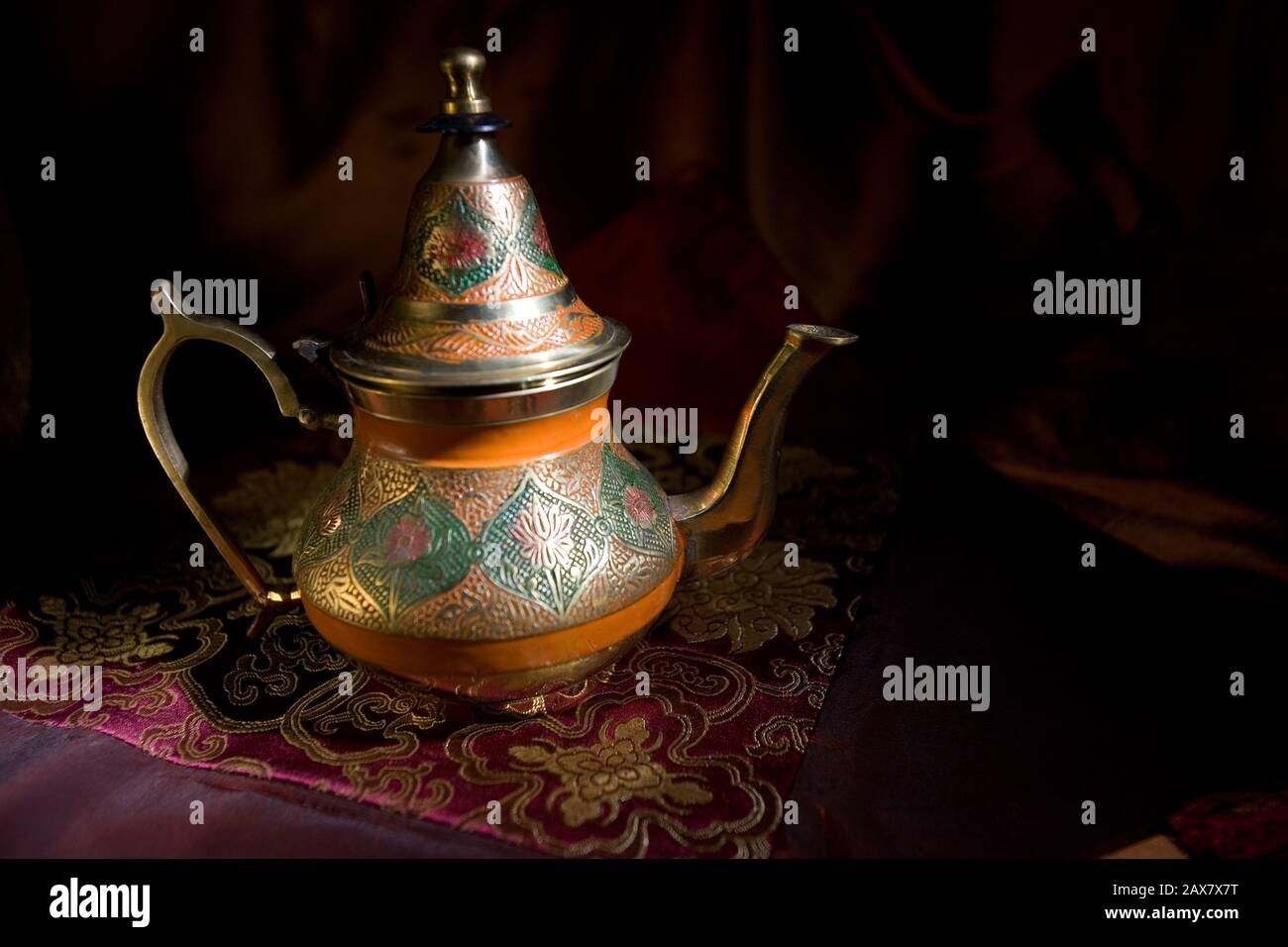 Arabian tea pot Stock Photo - Alamy