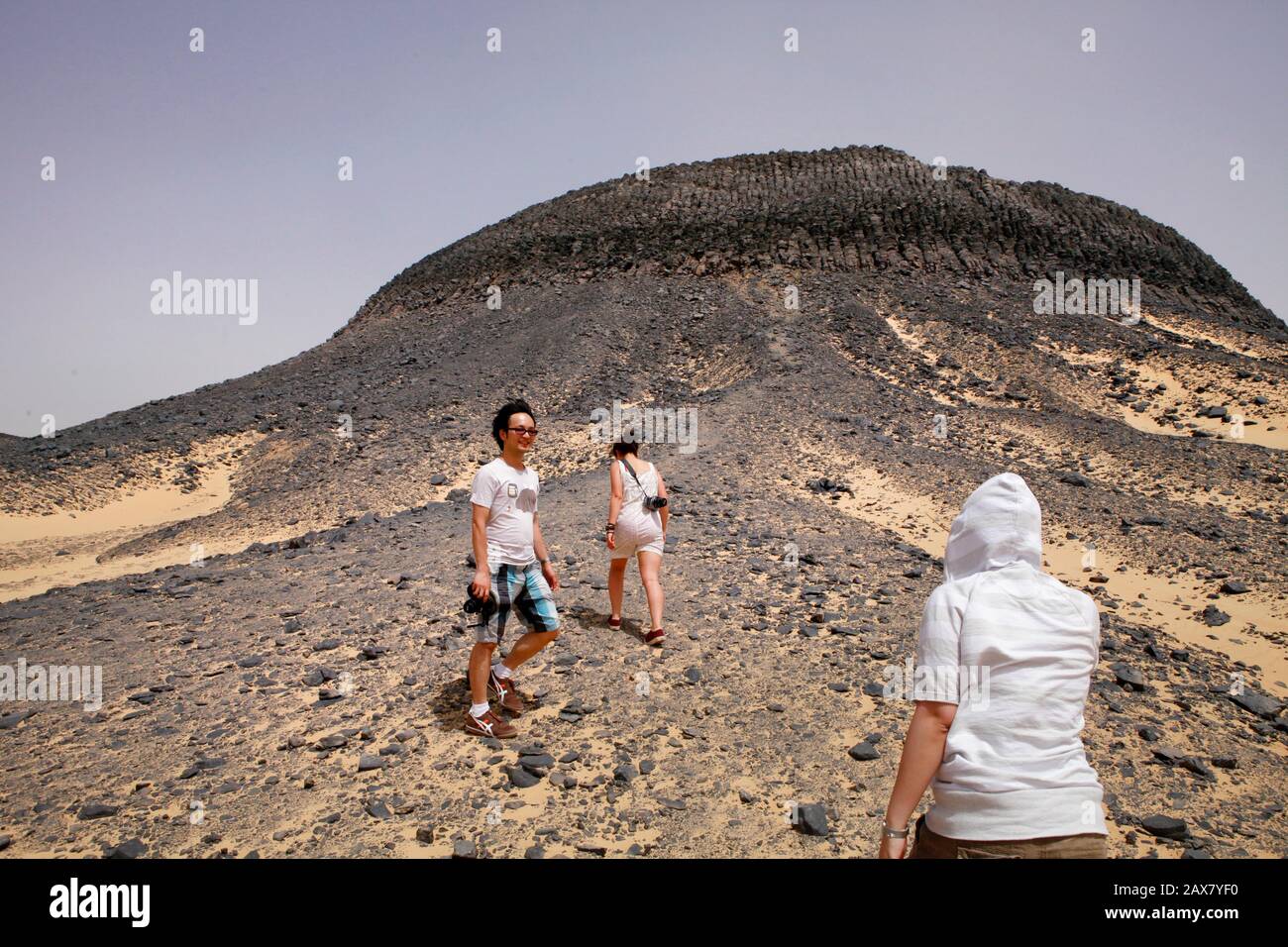 Amman Jordon tourists in the desert Stock Photo - Alamy