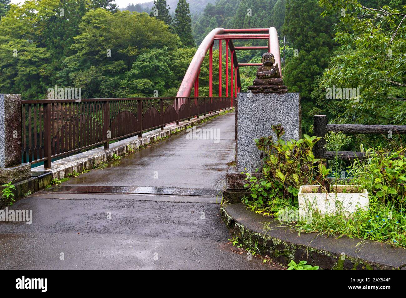 Landscape of red arch bridge in the forest on rainy day. Shima, Japan ...