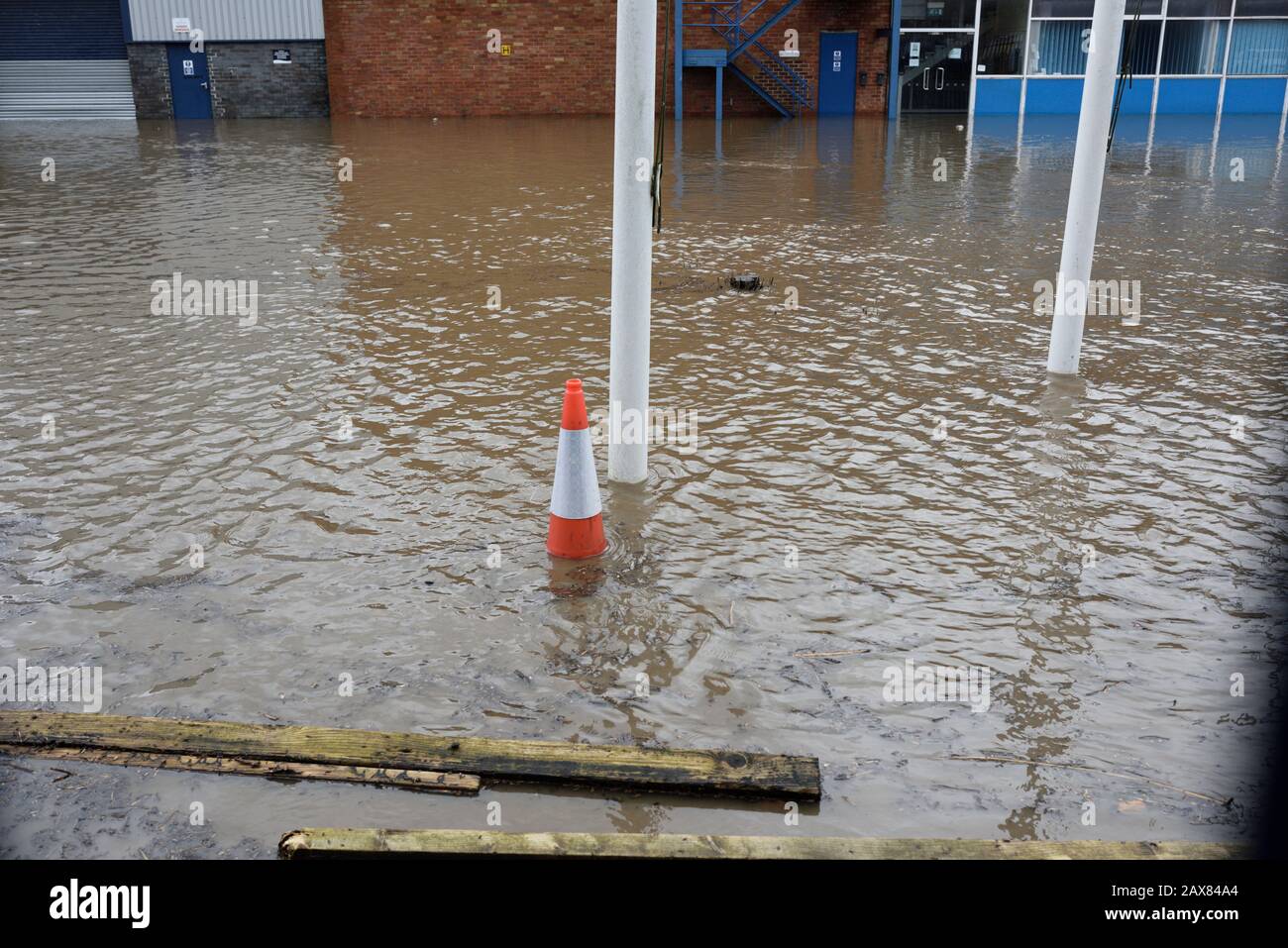 Storm Ciara, River irwell bursts its banks and floods Warth business ...