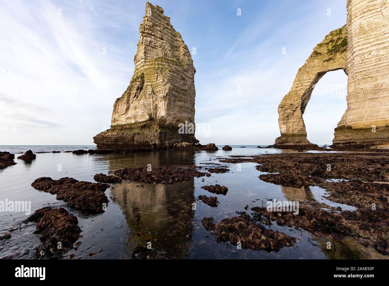 Arch stone cliff sea beach hi-res stock photography and images - Alamy