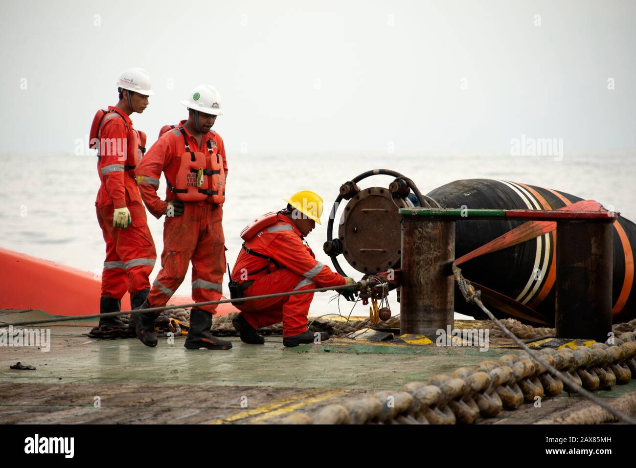Offshore workboat hi-res stock photography and images - Alamy