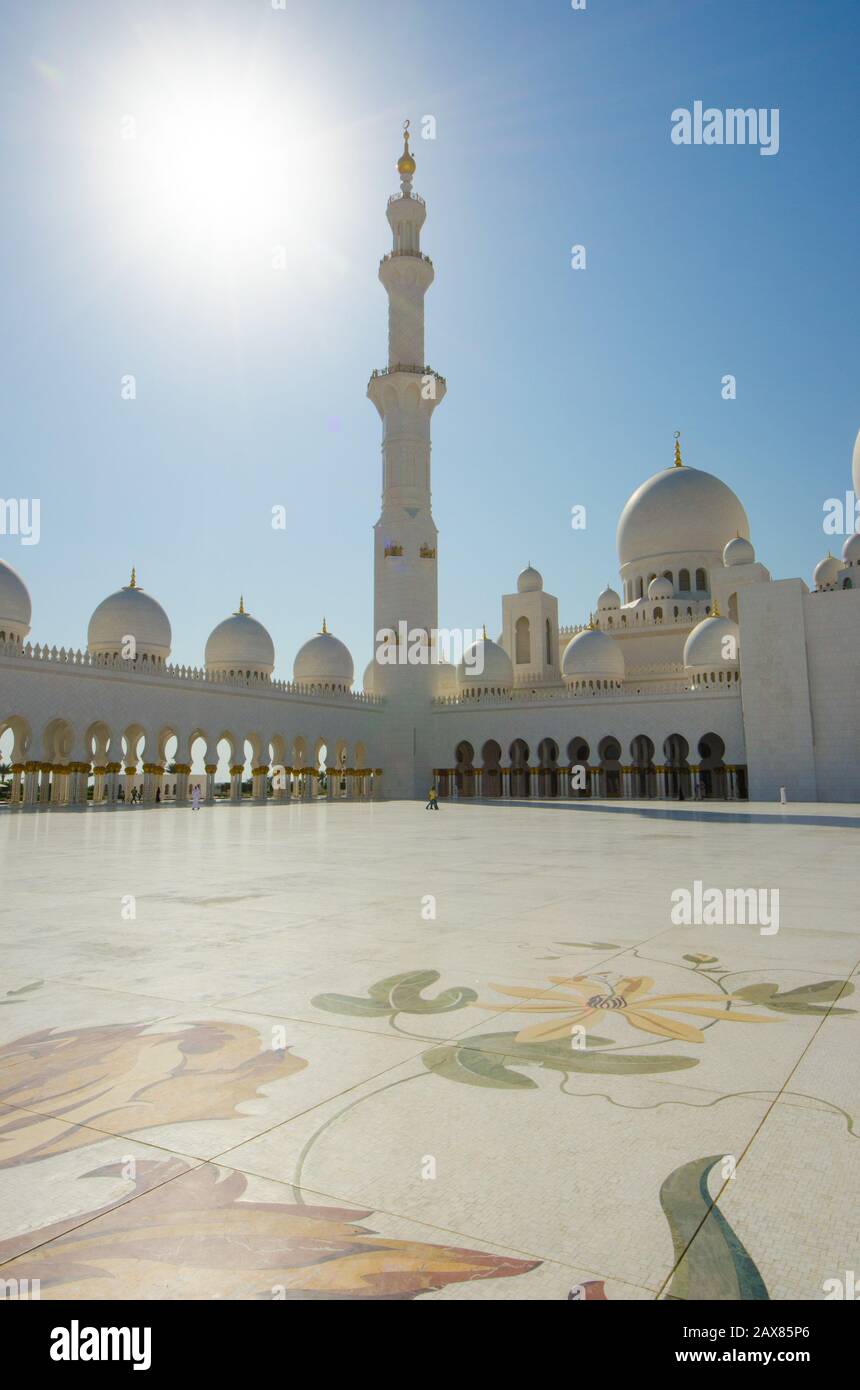Sheikh Zayed Grand Mosque At Abu Dhabi United Arab Emirates Stock
