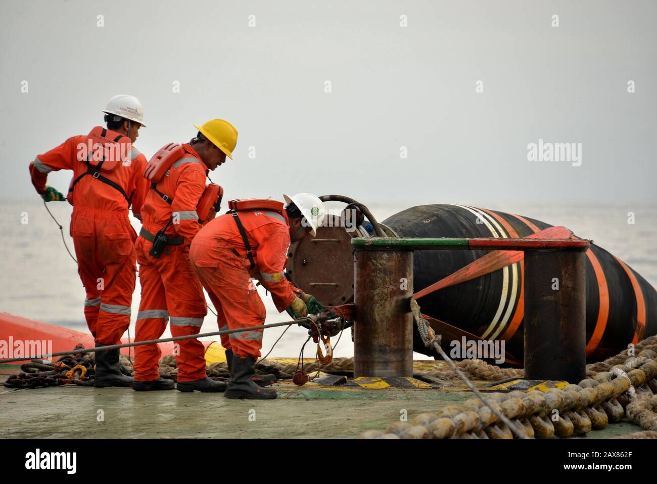 Offshore workboat hi-res stock photography and images - Alamy