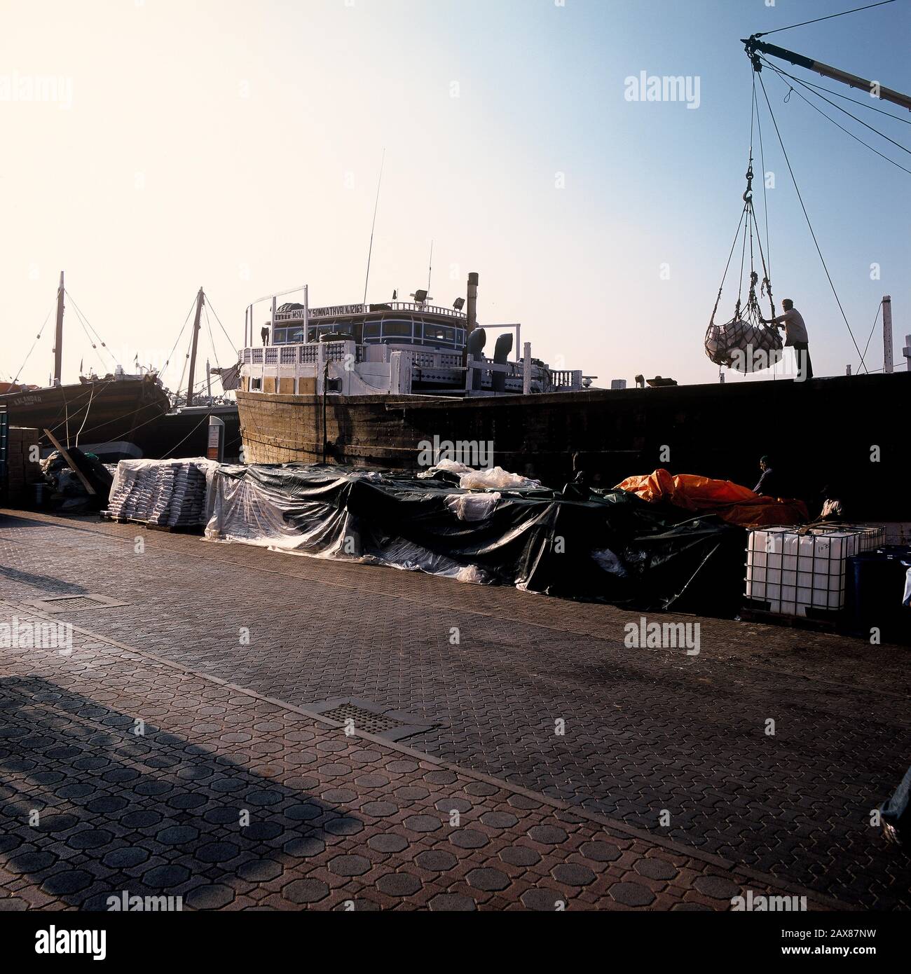 Dubai creek dhow worker hi-res stock photography and images - Alamy