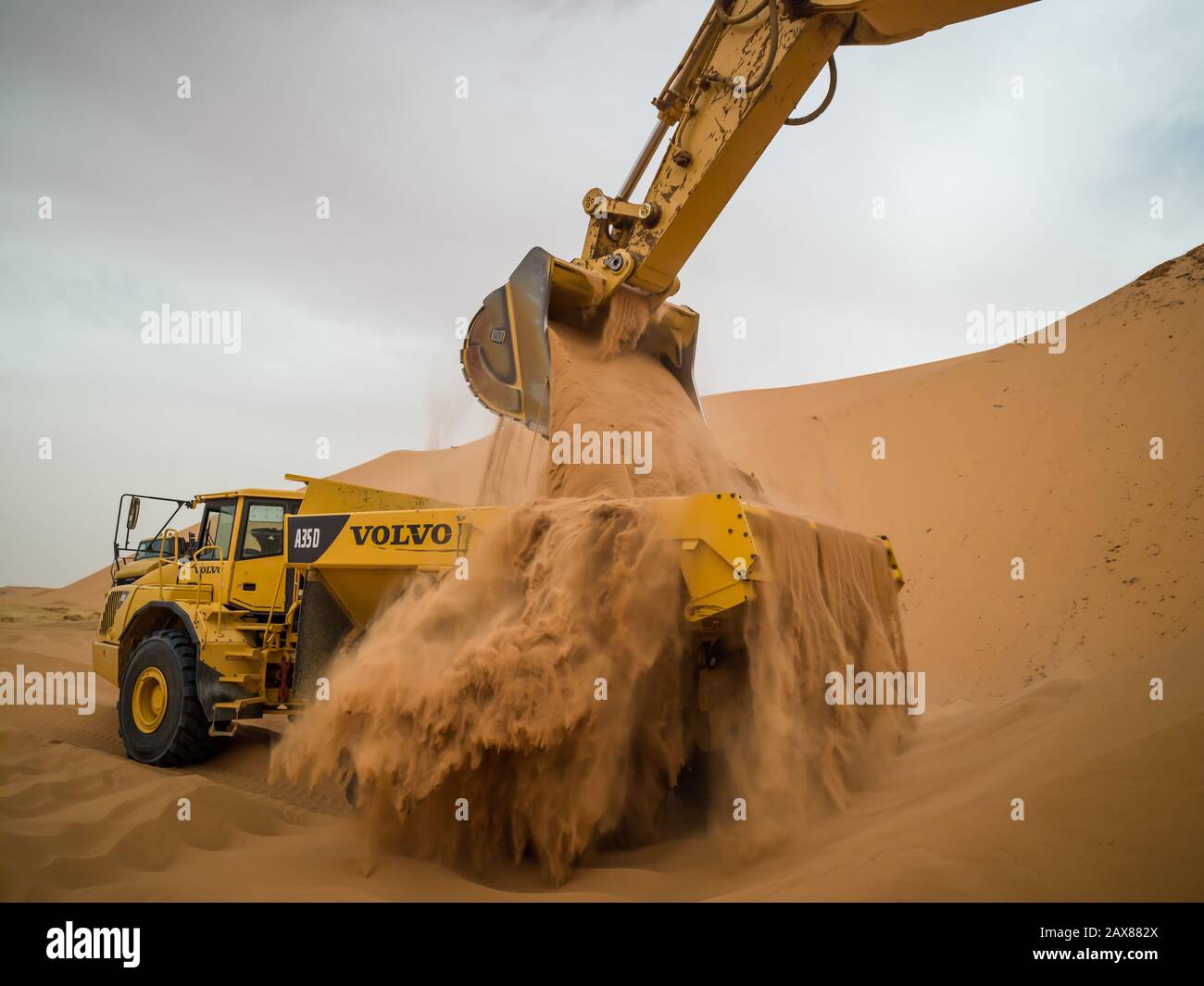 Construction, Saudi Arabian Desert, KSA Stock Photo - Alamy