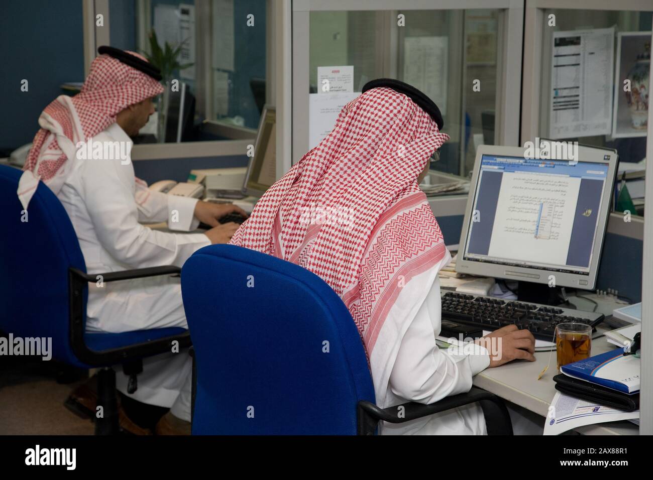 Young Saudi Men working, Saudi Arabia Stock Photo - Alamy Young Saudi Men working, Saudi Arabia Stock Photo - Alamy