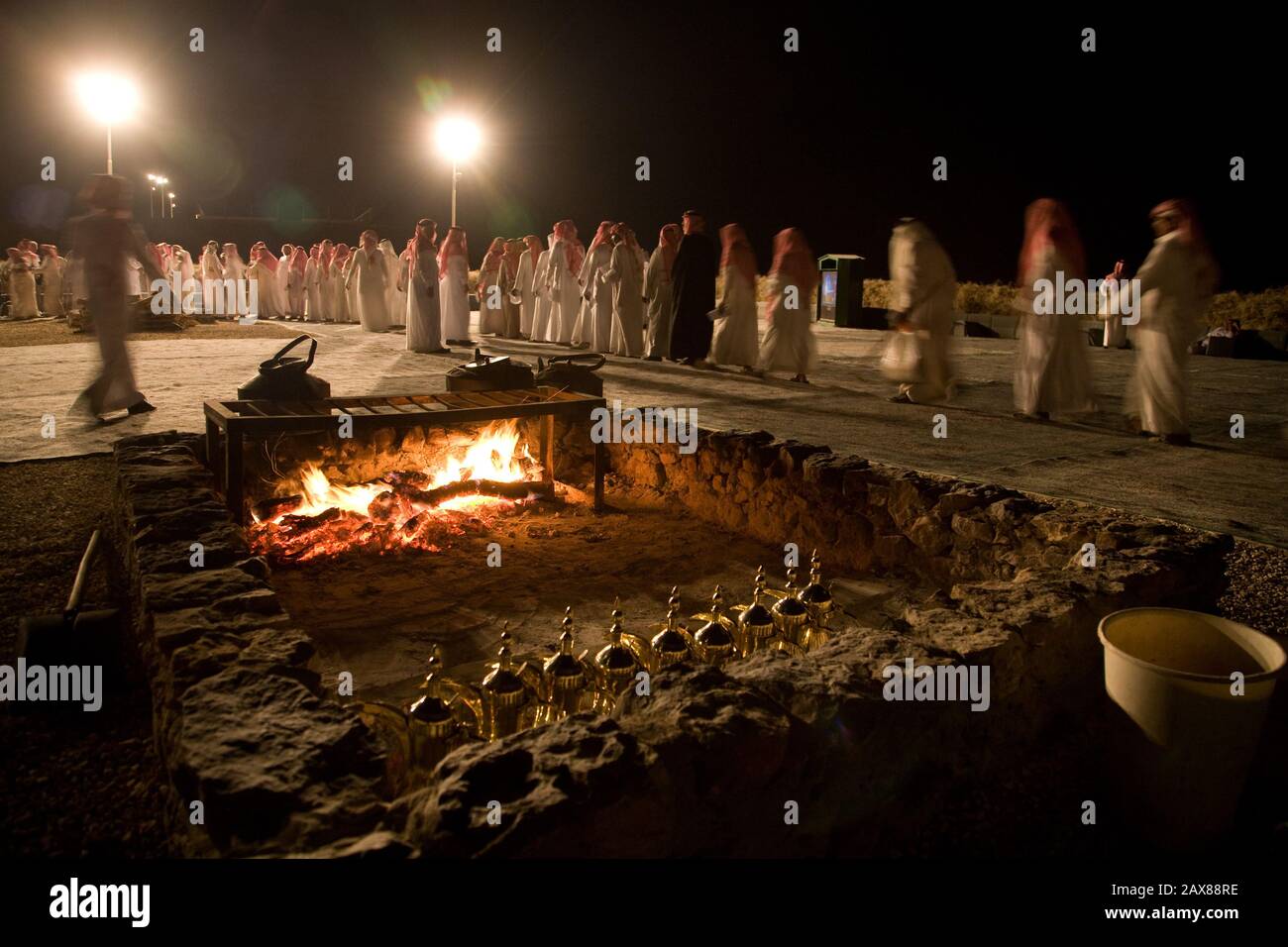 Saudi desert camp group hi-res stock photography and images - Alamy