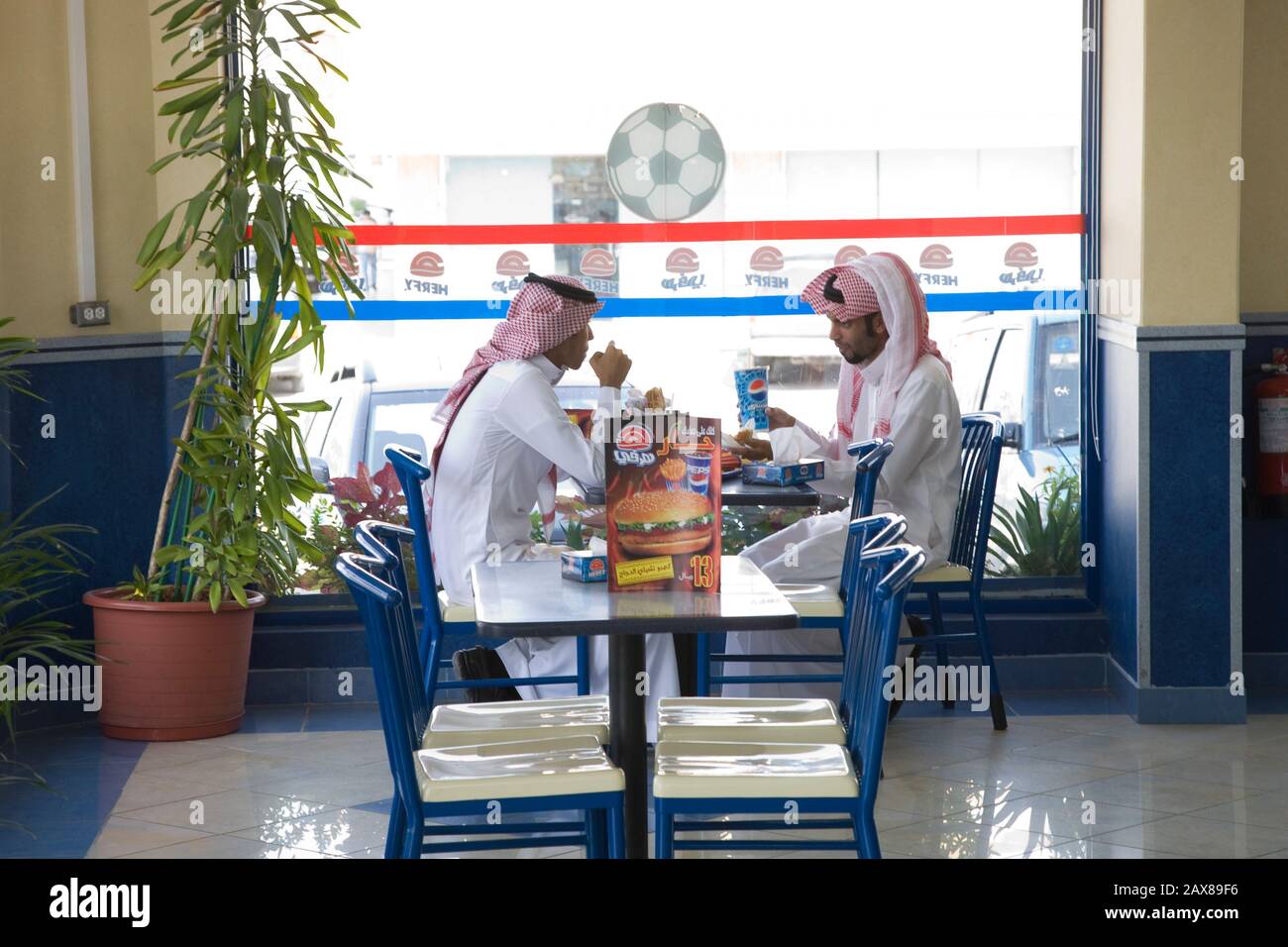 Fast food in saudi arabia hi-res stock photography and images - Alamy