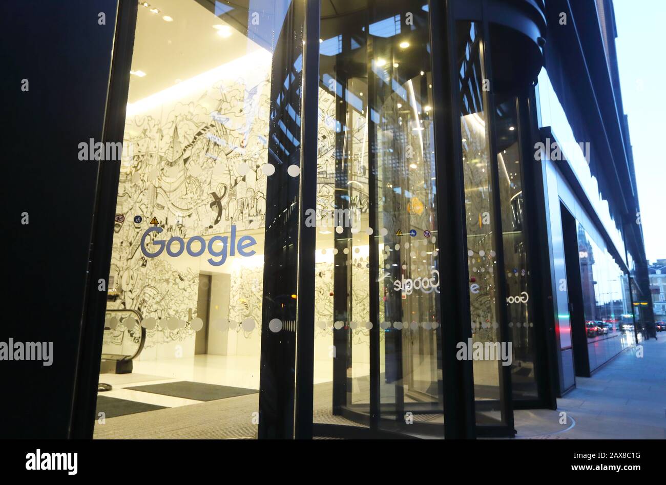 Google kings cross hq hi-res stock photography and images - Alamy