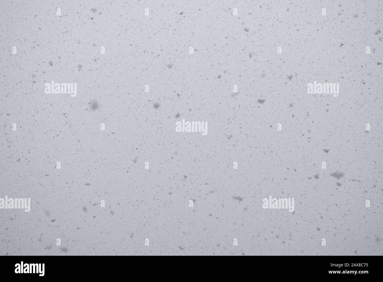 Snow falling from the sky hi-res stock photography and images - Alamy
