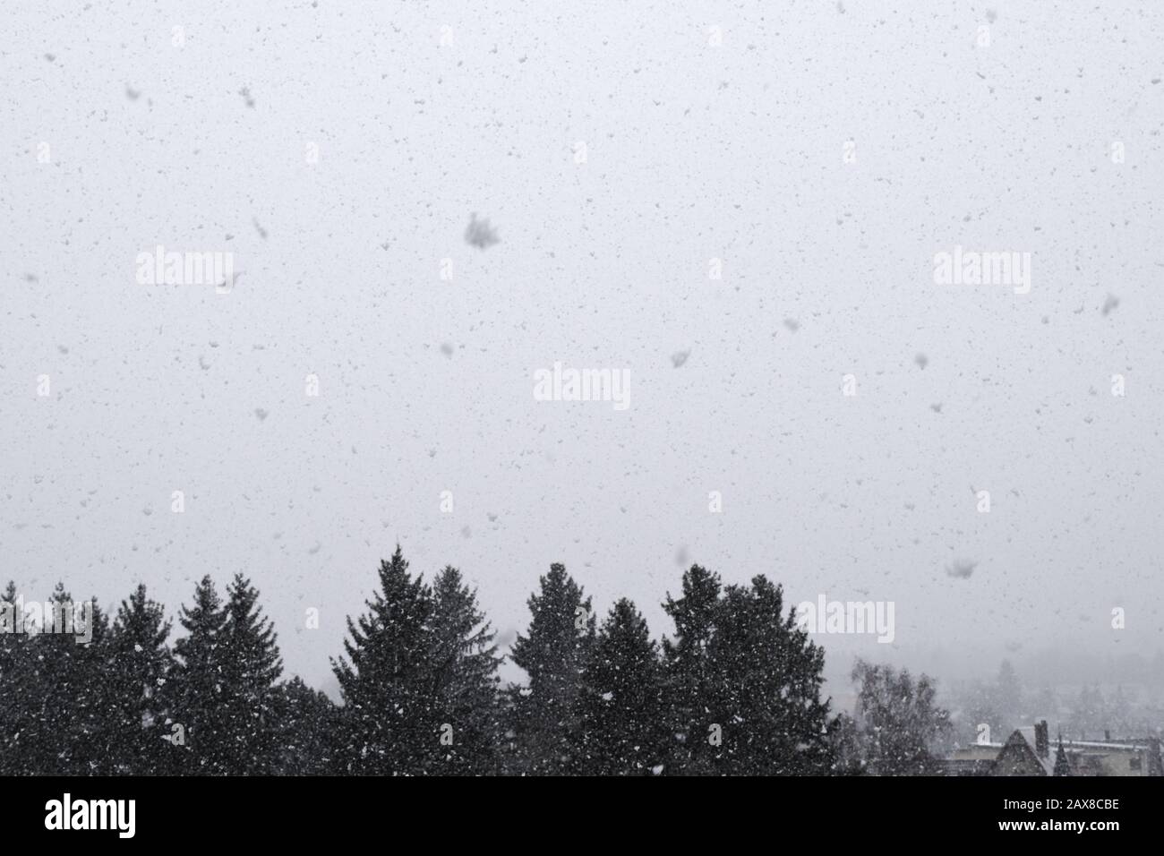 Snow falls from sky beautiful hi-res stock photography and images - Alamy