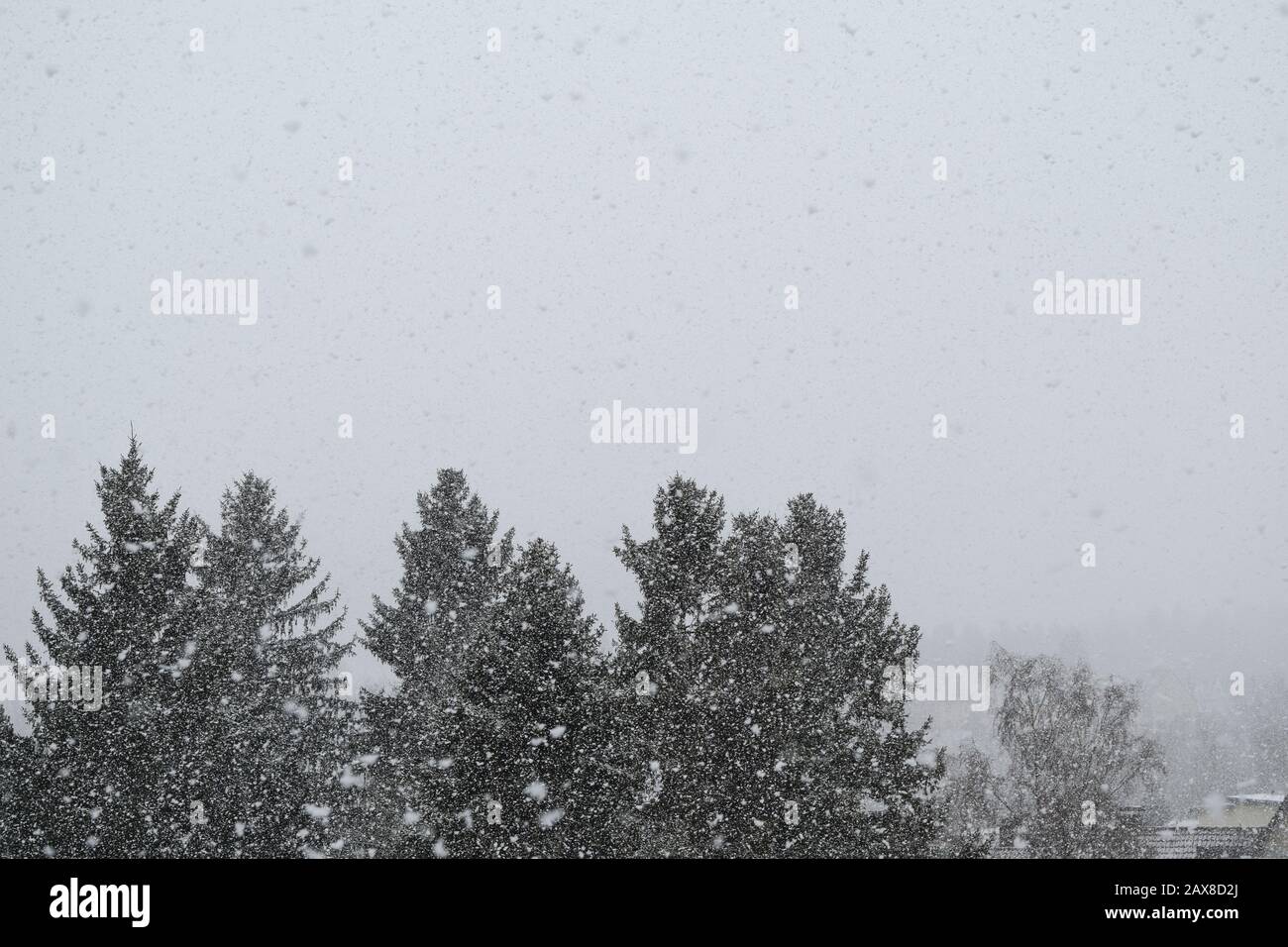Snow falls from sky beautiful hi-res stock photography and images - Alamy