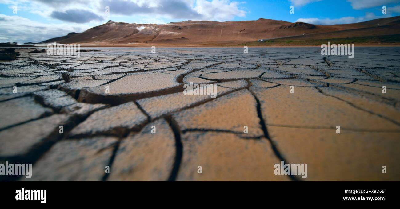Dried land in the desert. Cracked soil crust Stock Photo - Alamy