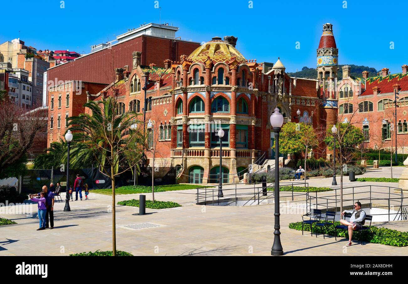 Modern hospital building spain hi-res stock photography and images - Alamy