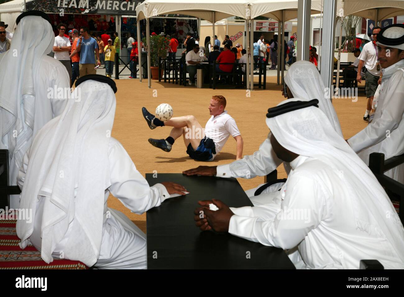 Traditional bahrain clothing hi-res stock photography and images - Alamy