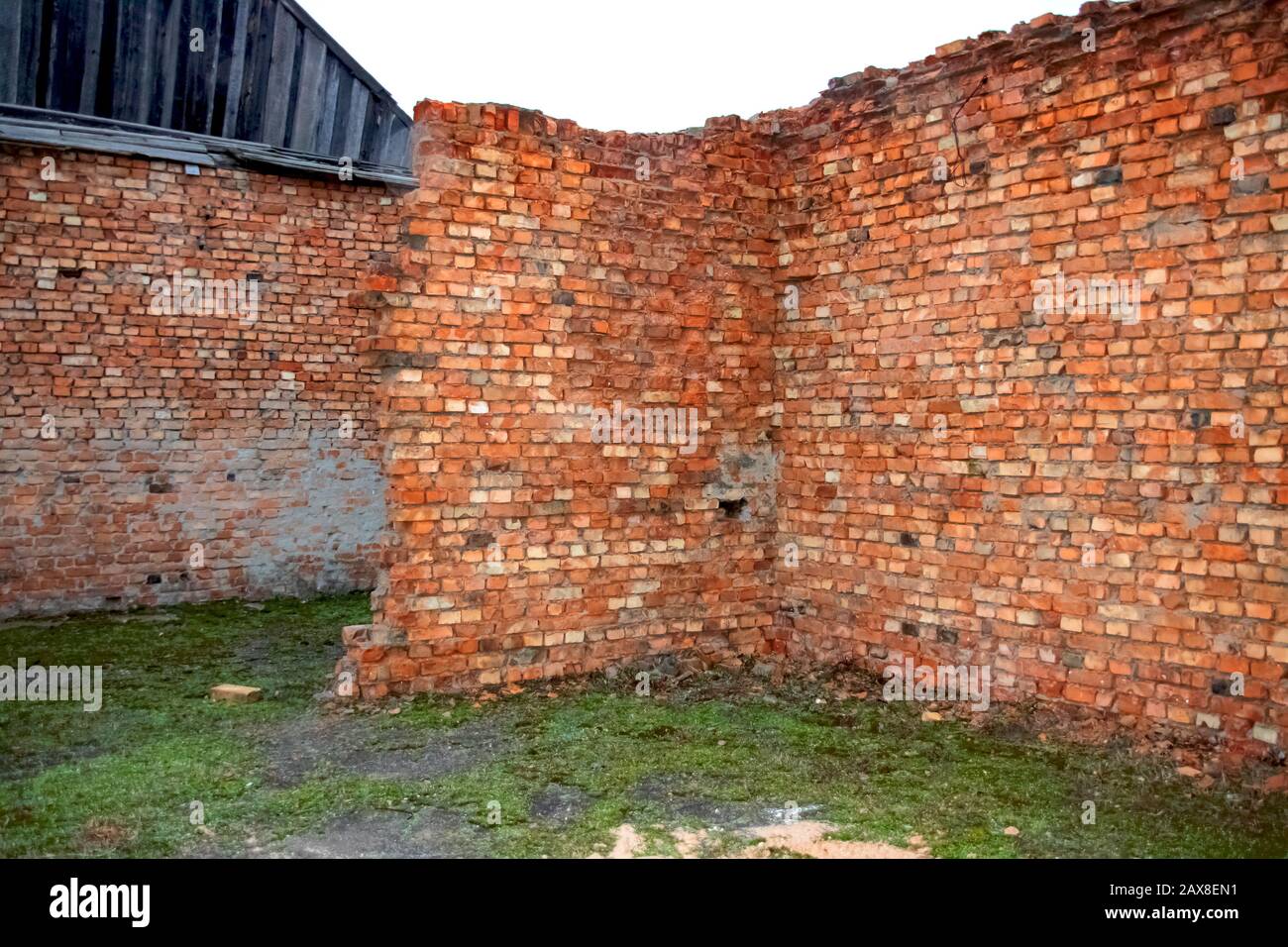 Old ruined red brick wall, abandoned building Stock Photo - Alamy
