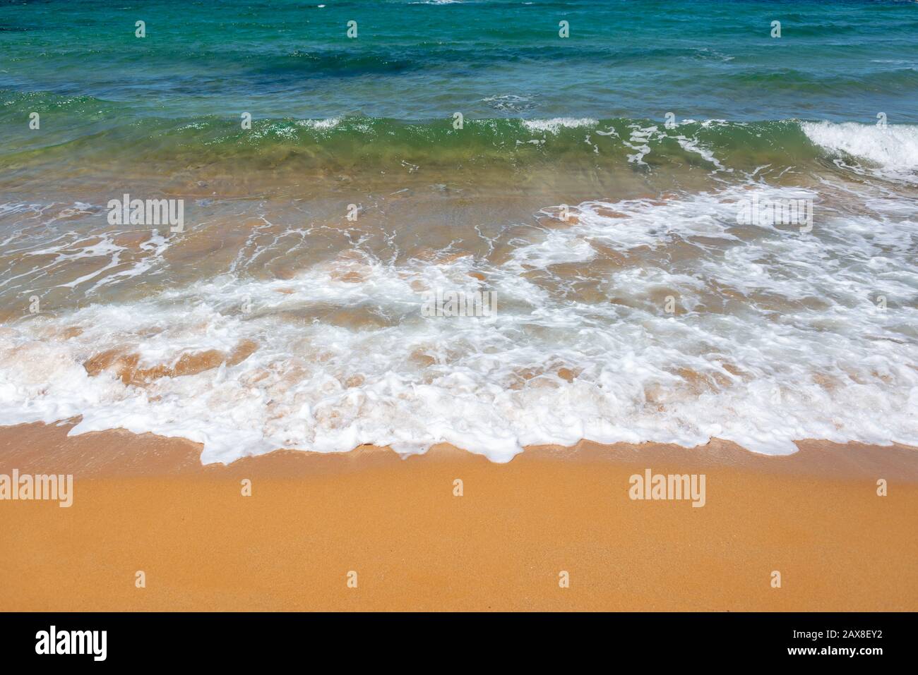 Tropical beach sea waves turquoise hi-res stock photography and images ...
