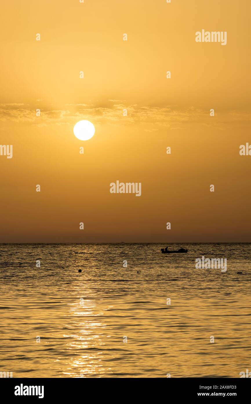 Sun circle hi-res stock photography and images - Alamy