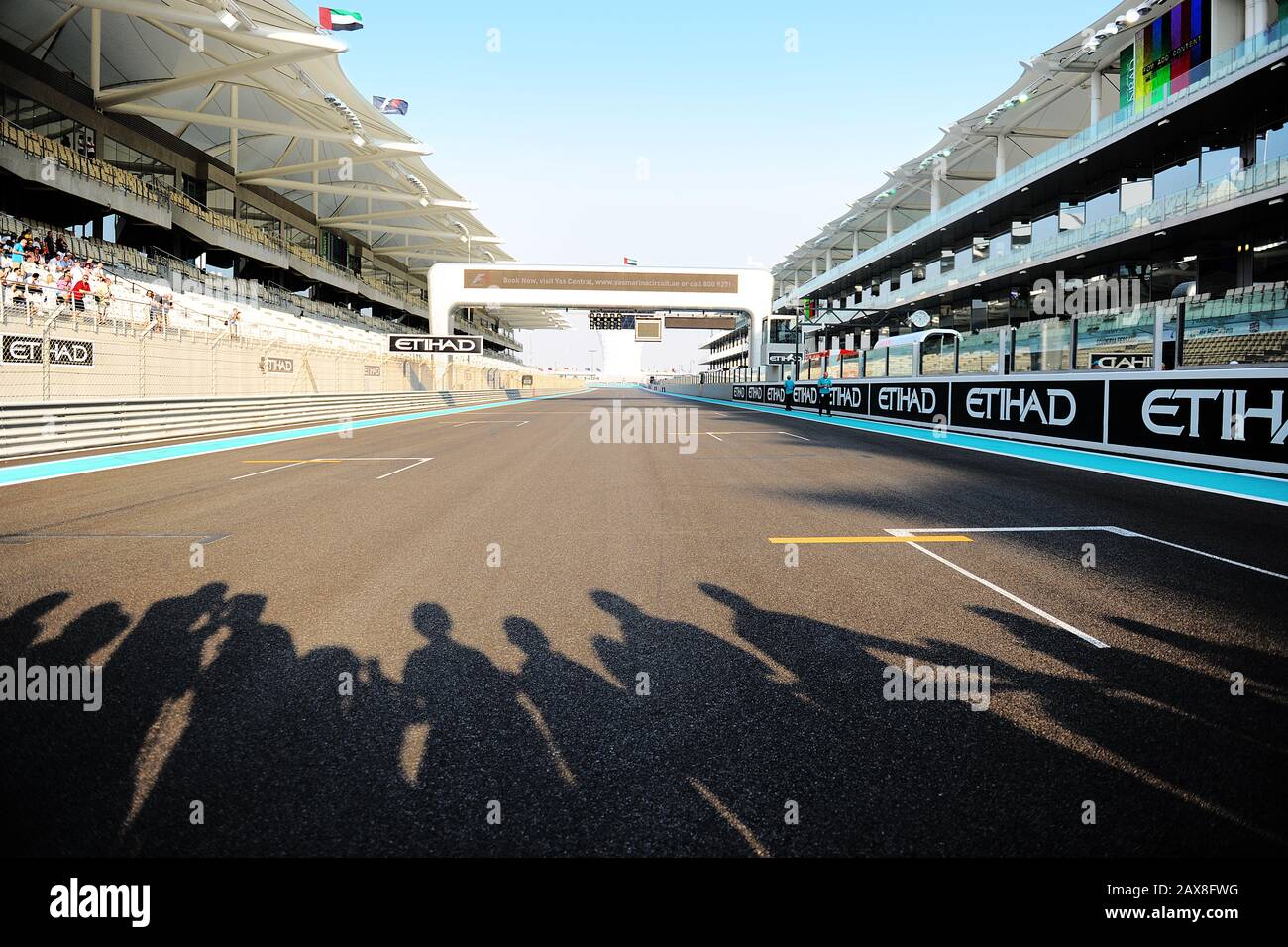 Grandstand audience hi-res stock photography and images - Alamy