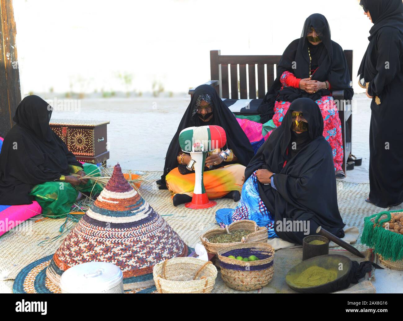 Gulf women hi-res stock photography and images - Alamy