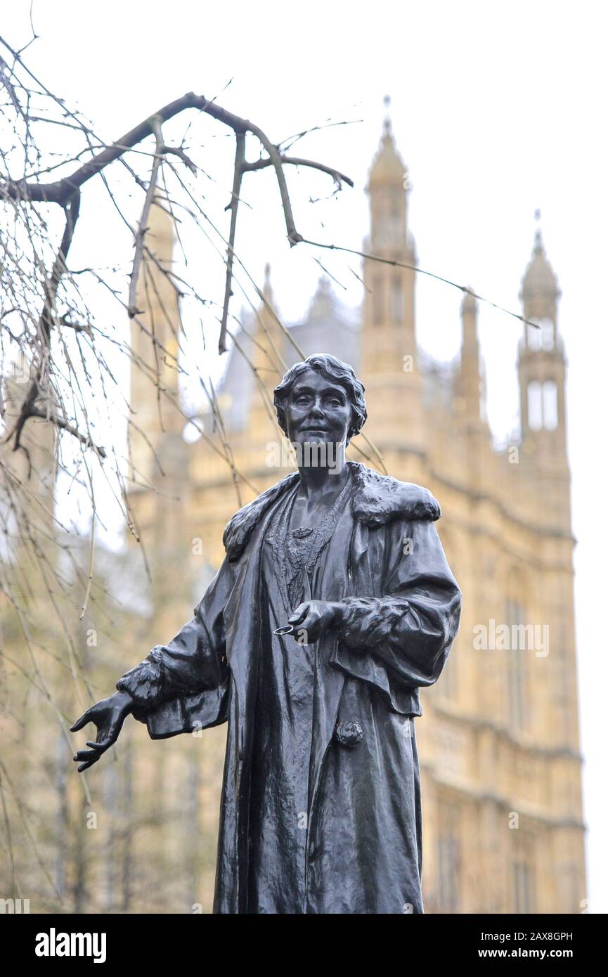 Statue of Emmeline Pankhurst outside Houses of Parliament in ...