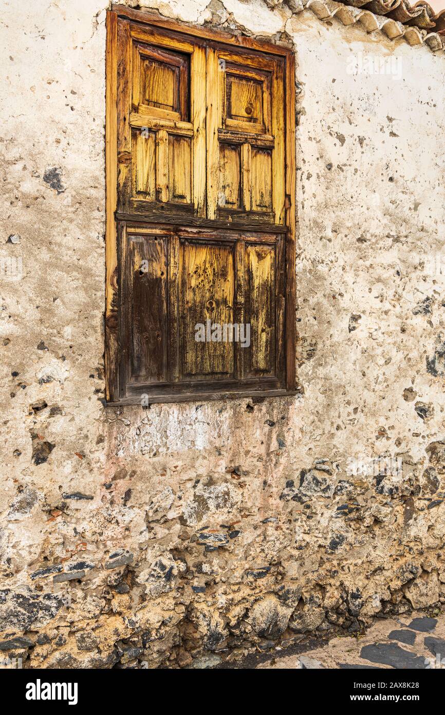 Spanish building with wooden shutters hi-res stock photography and ...