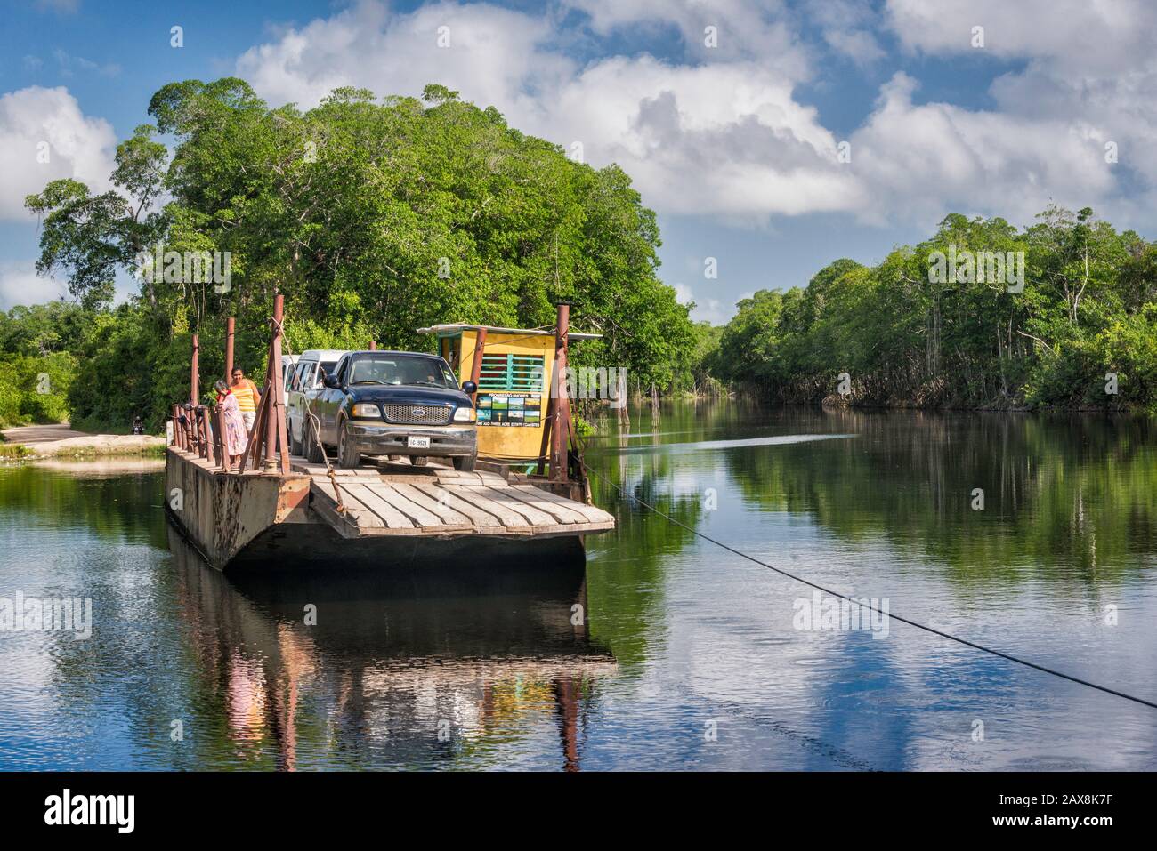 Hand cranked river ferry hi-res stock photography and images - Alamy