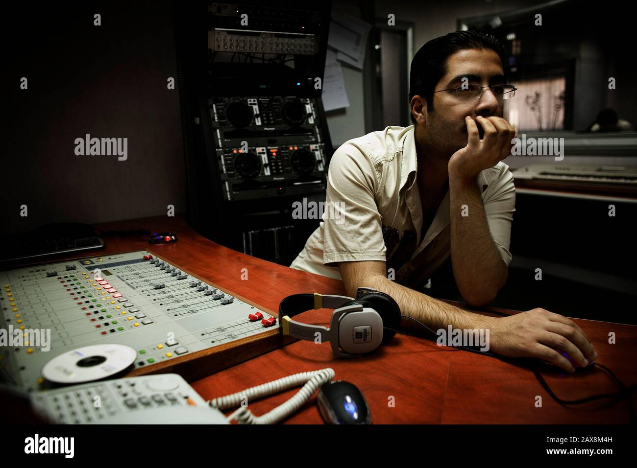 Radio booth hi-res stock photography and images - Alamy