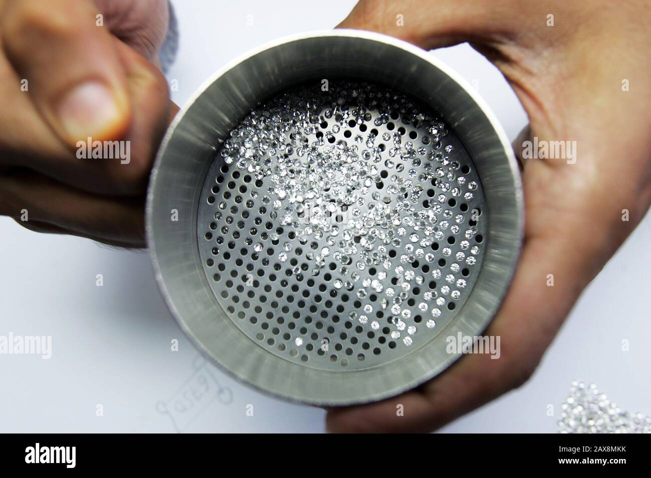 Diamond sorting hi-res stock photography and images - Alamy