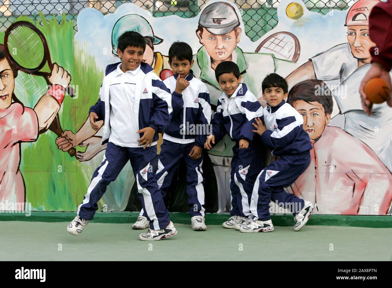 Qatari boys hi-res stock photography and images - Alamy