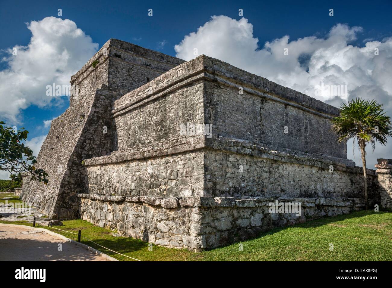 El Castillo (The Castle), Maya ruins at Tulum, Yucatan Peninsula ...