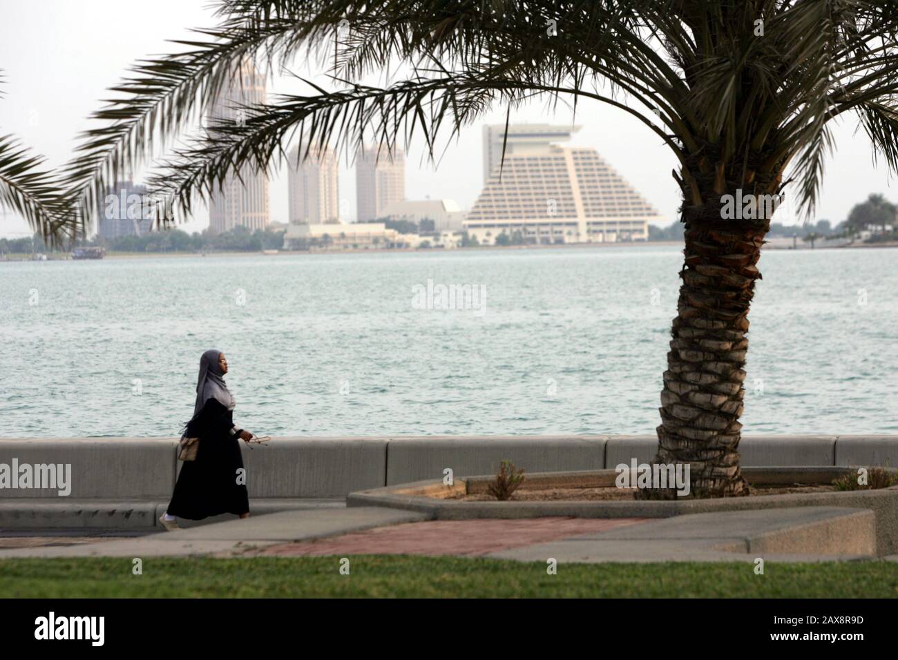 Qatar woman water hi-res stock photography and images - Alamy