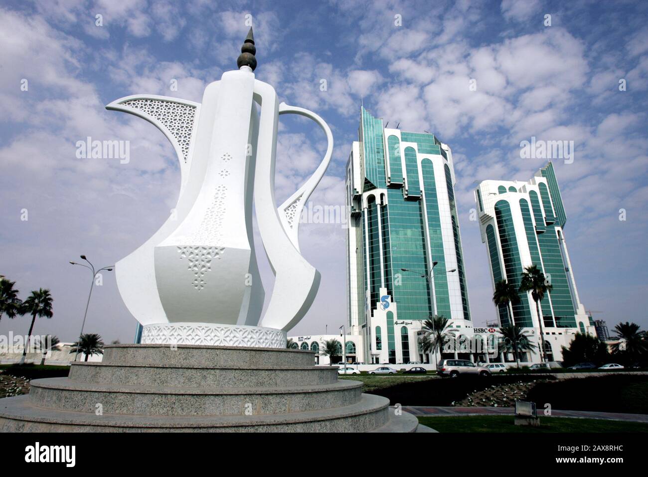 Doha qatar roundabout hi-res stock photography and images - Alamy